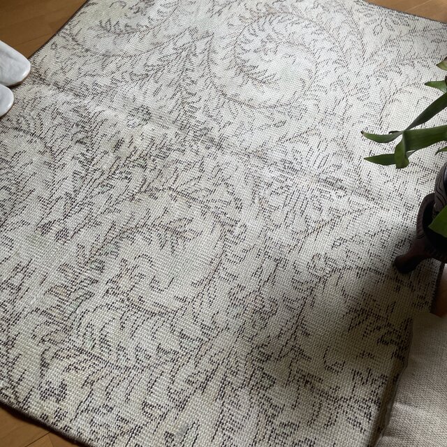 98×118 ナチュラルリーフ 淡いクリーム×ブラウン トルコヴィンテージラグ | iichi 日々の暮らしを心地よくするハンドメイドやアンティークのマーケットプレイス