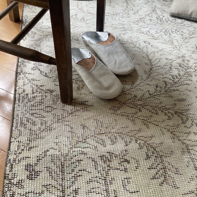 98×118 ナチュラルリーフ 淡いクリーム×ブラウン トルコヴィンテージラグ | iichi 日々の暮らしを心地よくするハンドメイドやアンティークのマーケットプレイス