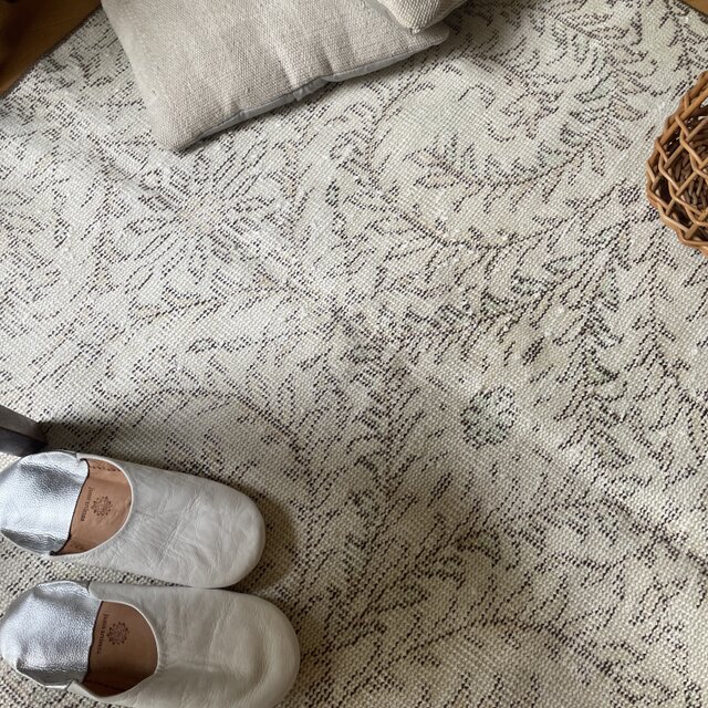 98×118 ナチュラルリーフ 淡いクリーム×ブラウン トルコヴィンテージラグ | iichi 日々の暮らしを心地よくするハンドメイドやアンティークのマーケットプレイス