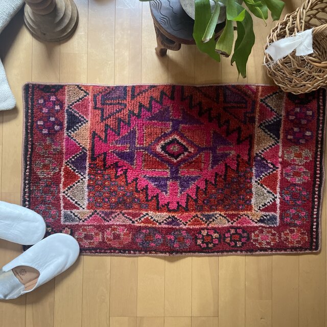 49×85 オリエンタル 鮮やかなウール トルコヴィンテージラグ | iichi 日々の暮らしを心地よくするハンドメイドやアンティークのマーケットプレイス