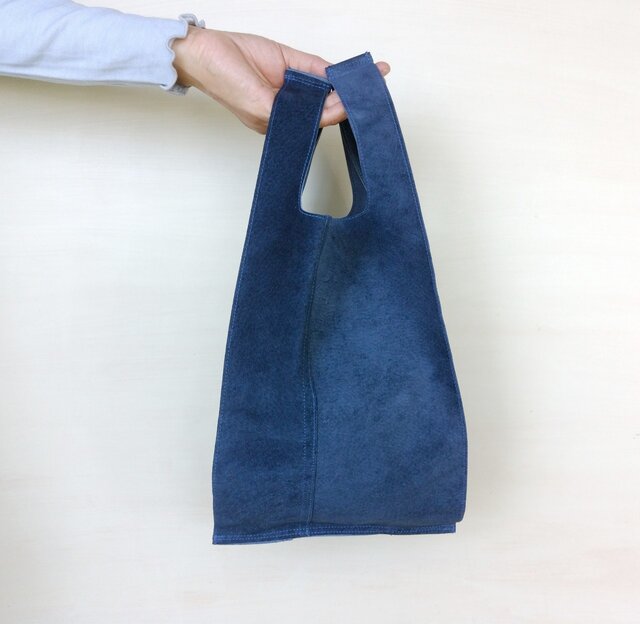 【特別価格 ミニポーチつき】ちょっと贅沢なサブバッグ 撥水ピッグスエード 3p (M) ネイビー | iichi 日々の暮らしを心地よくするハンドメイドやアンティークのマーケットプレイス