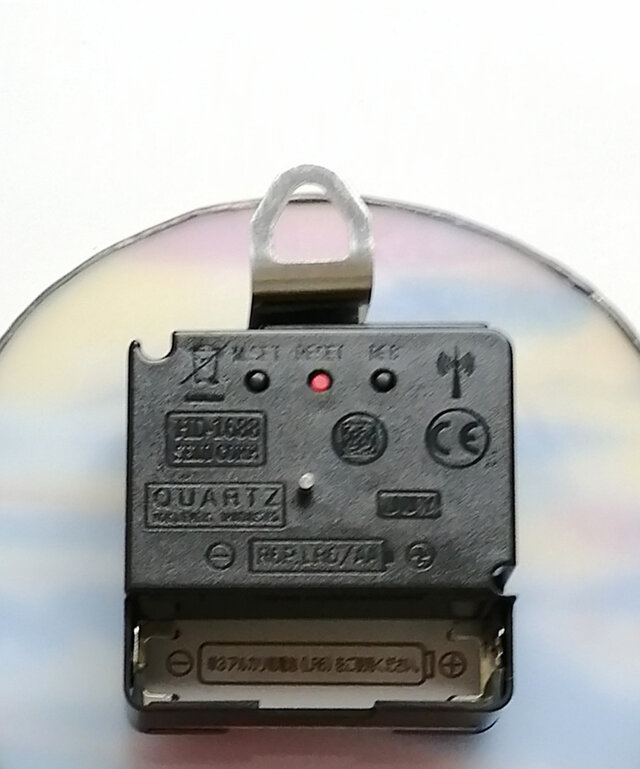 【Hub a fun】ステンドグラス 電波時計 象 ブルー | iichi 日々の暮らしを心地よくするハンドメイドやアンティークのマーケットプレイス