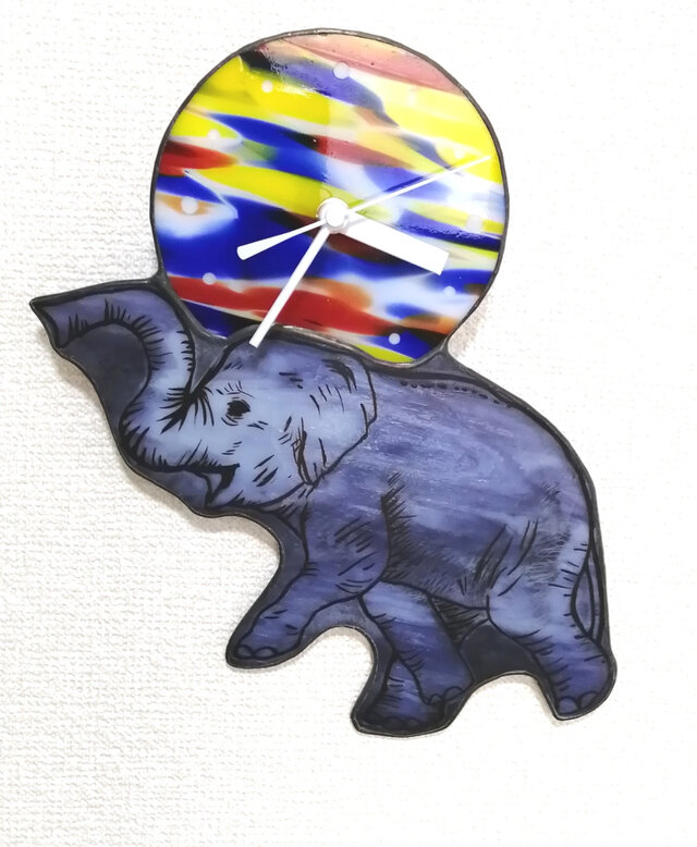 【Hub a fun】ステンドグラス 電波時計 象 ブルー | iichi 日々の暮らしを心地よくするハンドメイドやアンティークのマーケットプレイス