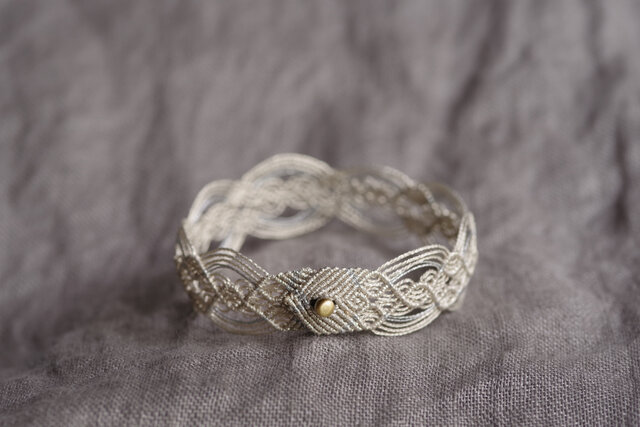 マクラメブレスレット 02 | iichi 日々の暮らしを心地よくするハンドメイドやアンティークのマーケットプレイス