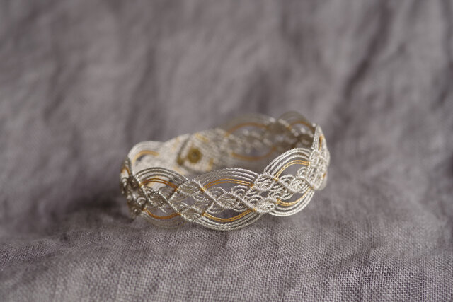 マクラメブレスレット 01 | iichi 日々の暮らしを心地よくするハンドメイドやアンティークのマーケットプレイス