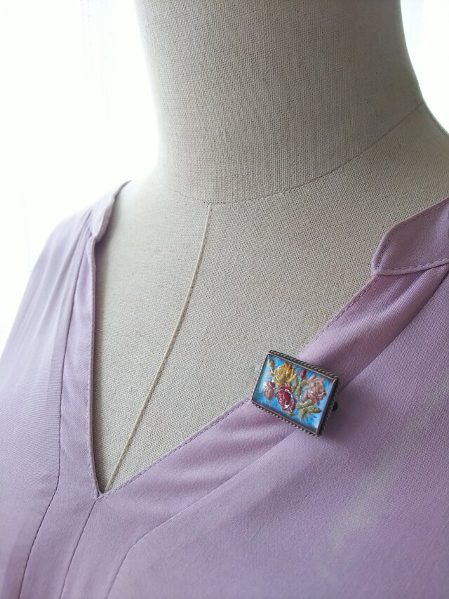 アンティーク モルフォ蝶・薔薇のインタリオ／STRERLING SILVERブローチ | iichi 日々の暮らしを心地よくするハンドメイドやアンティークのマーケットプレイス