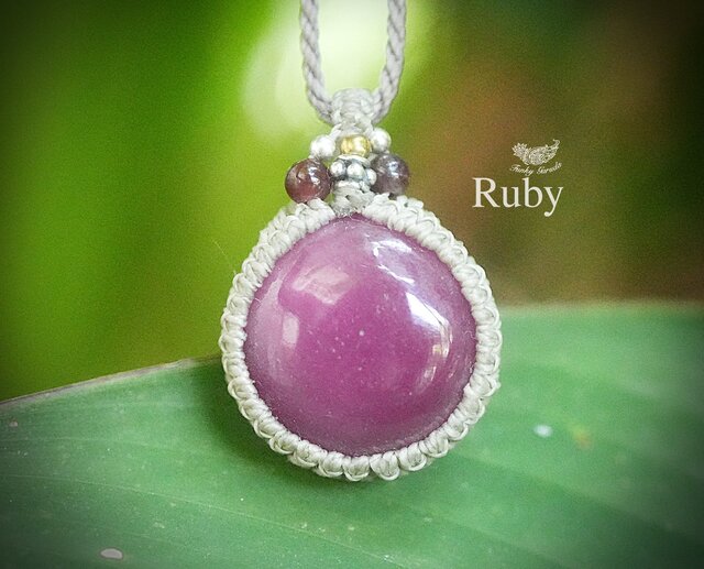 ピンクキャンディ★ルビー マクラメネックレス 1560 | iichi 日々の暮らしを心地よくするハンドメイドやアンティークのマーケットプレイス