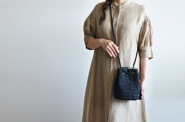 【新作 プレミアム】 シアーフリル ポシェットマリンバッグ ブラック ミニショルダー | iichi 日々の暮らしを心地よくするハンドメイドやアンティークのマーケットプレイス