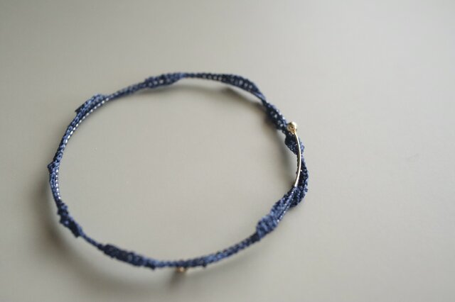 揺らぎの糸バングル wild silk [ nv ] | iichi 日々の暮らしを心地よくするハンドメイドやアンティークのマーケットプレイス