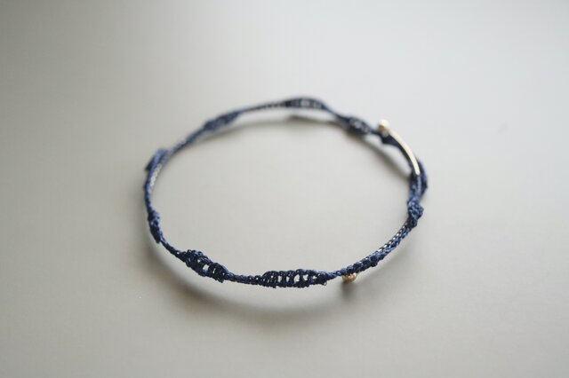 揺らぎの糸バングル wild silk [ nv ] | iichi 日々の暮らしを心地よくするハンドメイドやアンティークのマーケットプレイス