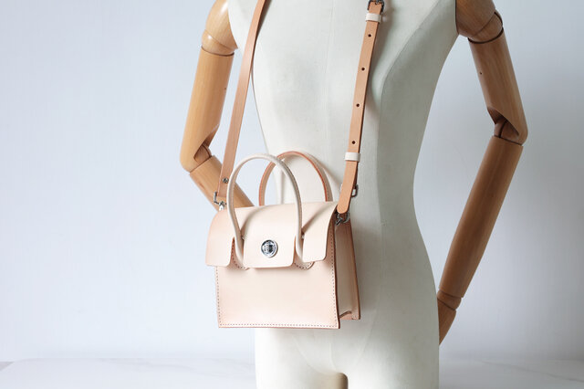 【切線派】おしゃれなミニバッグ - ハンドバッグとショルダーバッグの2WAY | iichi 日々の暮らしを心地よくするハンドメイドやアンティークのマーケットプレイス