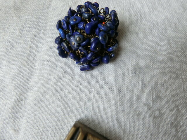 ＊happy price＊suzunari*ブローチ＠ラピスラズリさざれ | iichi 日々の暮らしを心地よくするハンドメイドやアンティークのマーケットプレイス