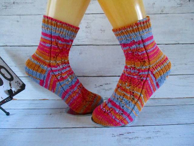 冷え取りソックス Lana Grossa Meilenweit Cotone Vegano Frutti 8207 | iichi 日々の暮らしを心地よくするハンドメイドやアンティークの ...