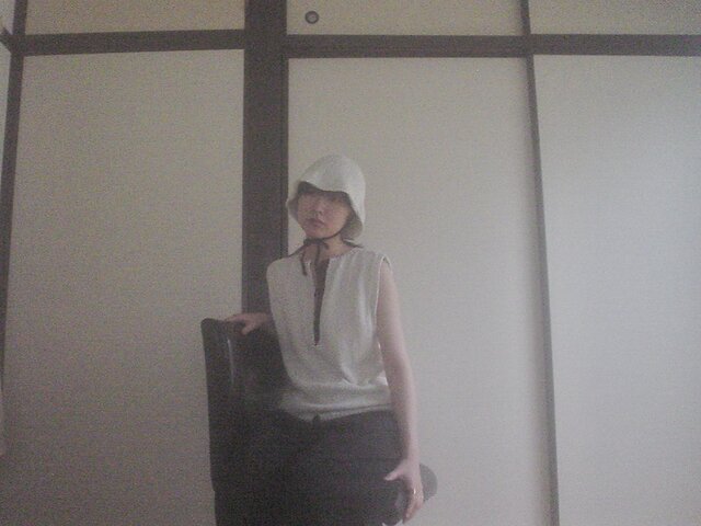 紐付き帽子とお揃いベスト | iichi 日々の暮らしを心地よくするハンドメイドやアンティークのマーケットプレイス