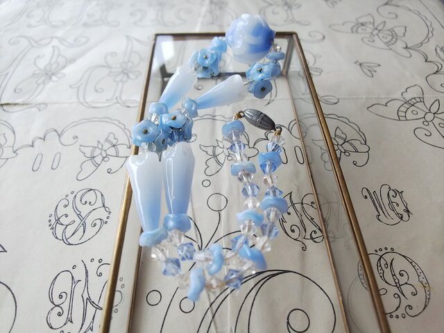ヴィンテージ flowerパステルBeadsネックレス（約39.5㎝） | iichi 日々の暮らしを心地よくするハンドメイドやアンティークのマーケットプレイス