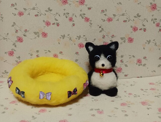 黄色いベット付きハチ猫ちゃん お尻ハート♡0 | iichi 日々の暮らしを心地よくするハンドメイドやアンティークのマーケットプレイス