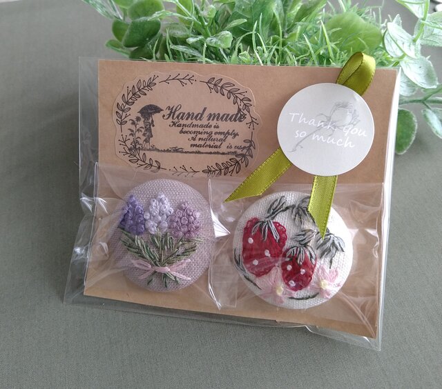 刺繍マグネットS♫ ラベンダー＆ストロベリー | iichi 日々の暮らしを心地よくするハンドメイドやアンティークのマーケットプレイス