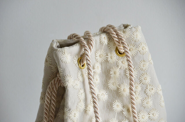 マーガレット チュールレース ポシェットマリンバッグ クリーム ミニショルダー | iichi 日々の暮らしを心地よくするハンドメイドやアンティークのマーケットプレイス