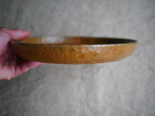 丸皿250 白茶 さくら #0391 | iichi 日々の暮らしを心地よくするハンドメイドやアンティークのマーケットプレイス