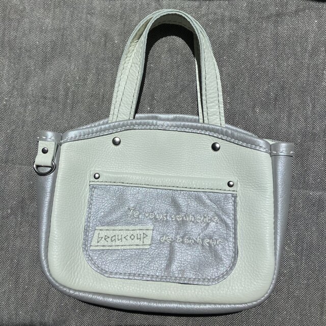 ミニトートバッグ(white × silver) | iichi 日々の暮らしを心地よくするハンドメイドやアンティークのマーケットプレイス