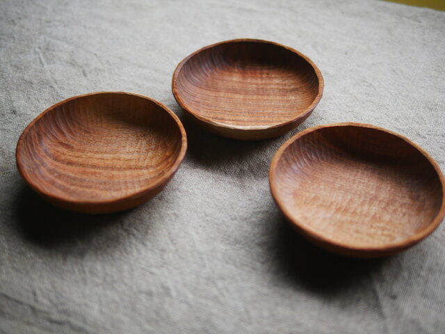 小皿130 ウレタン塗装 おにぐるみ #0403 | iichi 日々の暮らしを心地よくするハンドメイドやアンティークのマーケットプレイス