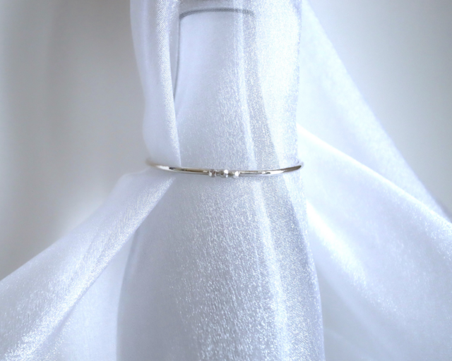 3つの光石バングルSV925 | iichi 日々の暮らしを心地よくするハンドメイドやアンティークのマーケットプレイス