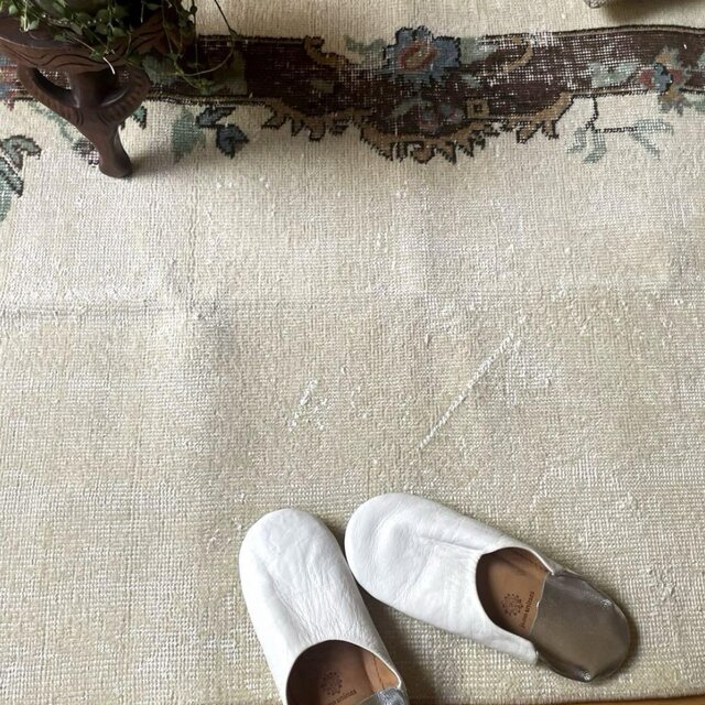 77×156 クリームホワイト ブラウンボタニカルライン トルコヴィンテージラグ | iichi 日々の暮らしを心地よくするハンドメイドやアンティークのマーケットプレイス