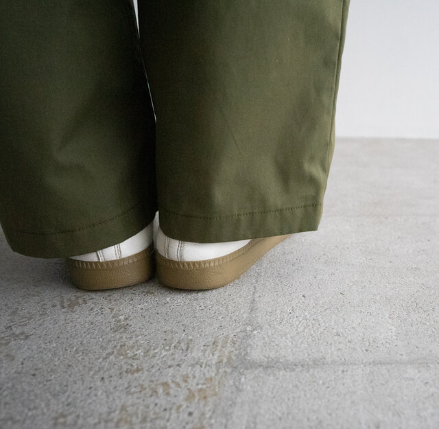 タックストレートボトム/col.cypress | iichi 日々の暮らしを心地よくするハンドメイドやアンティークのマーケットプレイス