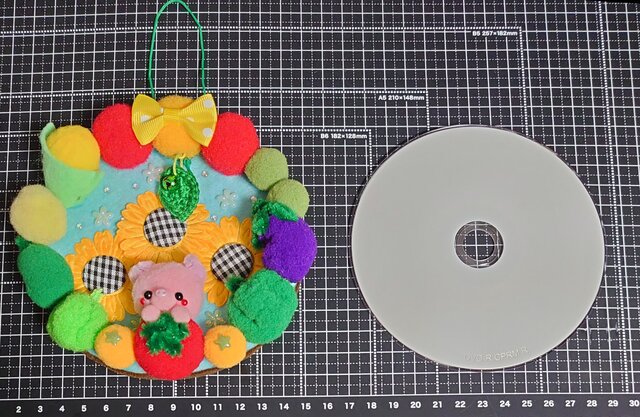 季節飾り お野菜いっぱい こぶたちゃんファーム՞•Ꙫ•՞ฅ♡ | iichi 日々の暮らしを心地よくするハンドメイドやアンティークのマーケットプレイス