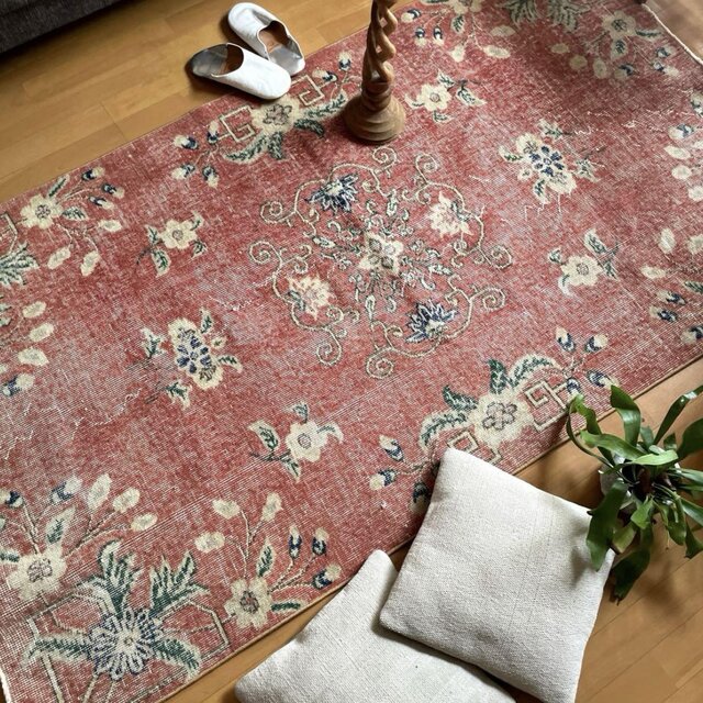113×202 ブラッドオレンジピンク メダリオン 大花 トルコヴィンテージラグ | iichi 日々の暮らしを心地よくするハンドメイドやアンティークのマーケットプレイス