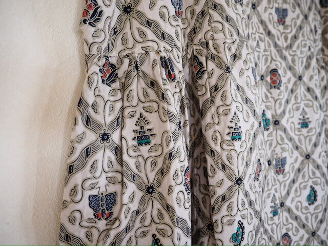 バティック柄/貝ボタン、ゆったりチュニックワンピース(3) | iichi 日々の暮らしを心地よくするハンドメイドやアンティークのマーケットプレイス