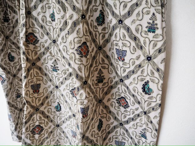 バティック柄/貝ボタン、ゆったりチュニックワンピース(3) | iichi 日々の暮らしを心地よくするハンドメイドやアンティークのマーケットプレイス