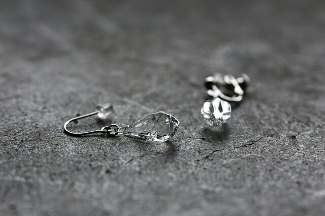 ﾋﾟｱｽ ICE DROP（両耳）【ｻｰｼﾞｶﾙｽﾃﾝﾚｽ】 | iichi 日々の暮らしを心地よくするハンドメイドやアンティークのマーケットプレイス