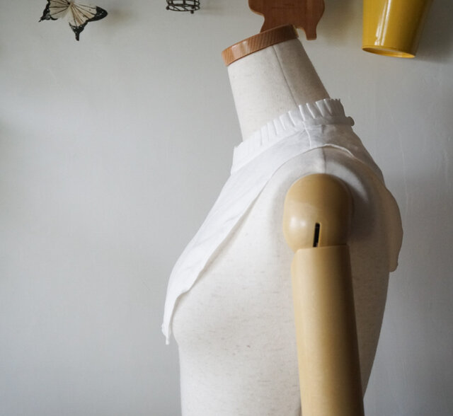 リネン生地シャツ型プリーツフリル襟付け襟(オフcol) | iichi 日々の暮らしを心地よくするハンドメイドやアンティークのマーケットプレイス