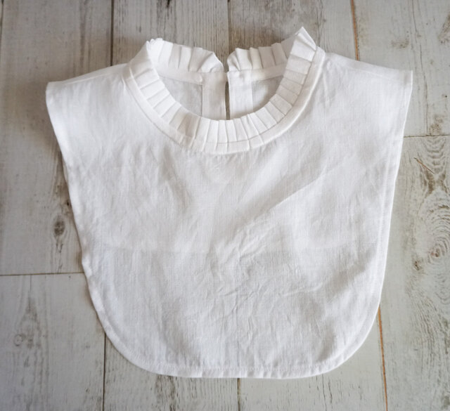 リネン生地シャツ型プリーツフリル襟付け襟(オフcol) | iichi 日々の暮らしを心地よくするハンドメイドやアンティークのマーケットプレイス