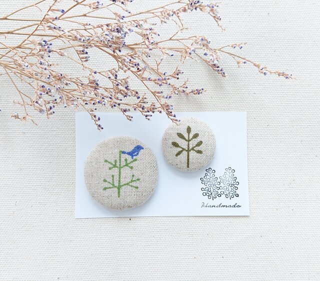 ★くるみボタンブローチ★ | iichi 日々の暮らしを心地よくするハンドメイドやアンティークのマーケットプレイス