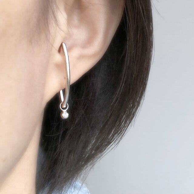 caillou / SV950 sapphire ear cuff (single) サファイアシルバーイヤーカフ（片耳） | iichi 日々の暮らしを心地よくするハンドメイドやアンティーク ...