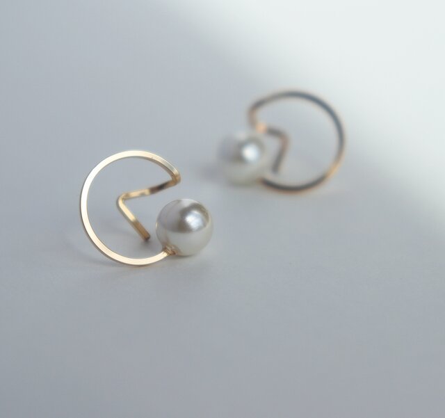【14kgf】月とパール キャッチレス-Small ring- | iichi 日々の暮らしを心地よくするハンドメイドやアンティークのマーケットプレイス