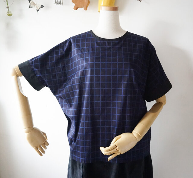 ラインチェック柄ドルマンスリーブTブラウス(ブルーcol) | iichi 日々の暮らしを心地よくするハンドメイドやアンティークのマーケットプレイス