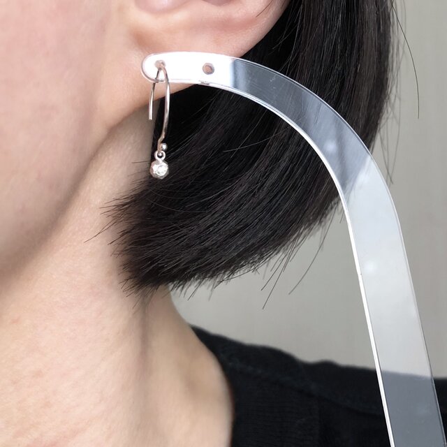 cailloux / Wh diamond round hook earrings ダイアモンドラウンドフックピアス SV950 | iichi 日々の暮らしを心地よくするハンドメイドや ...