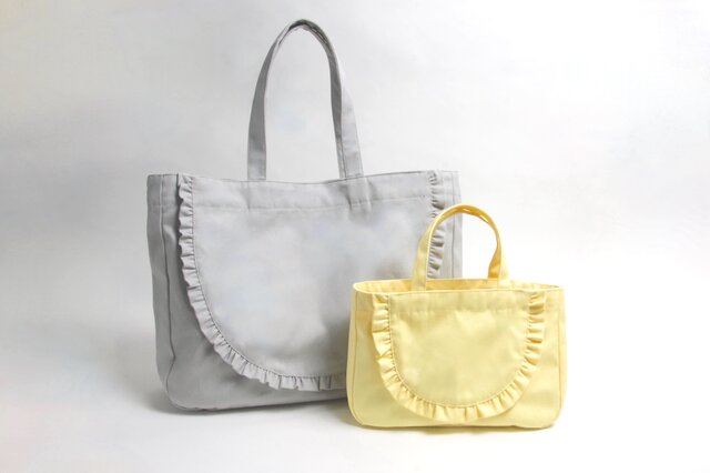 New フリルトートバッグ ︎ ライトグレー レジャーバッグ | iichi 日々の暮らしを心地よくするハンドメイドやアンティークのマーケットプレイス