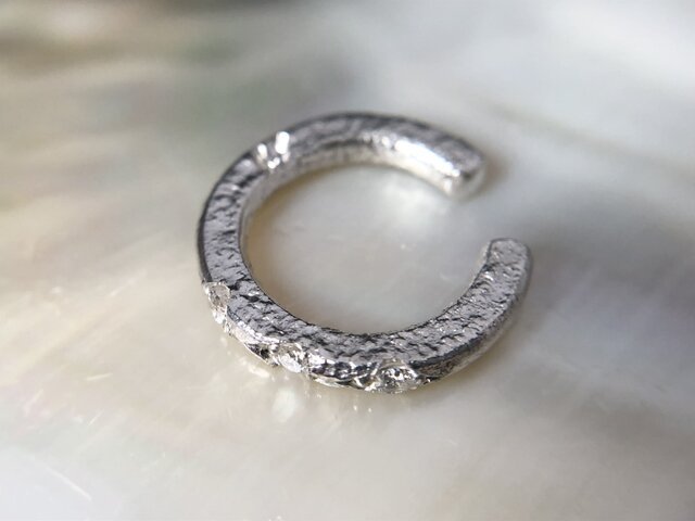 【sample price】silver CZ ear cuff シルバーイヤーカフ | iichi 日々の暮らしを心地よくするハンドメイドやアンティークのマーケットプレイス