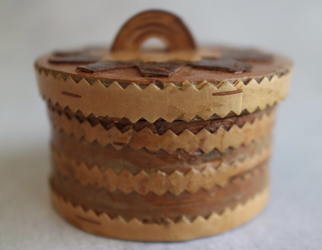 白樺のヴィンテージキャニスター / 蓋付き / 木箱 No.5394 | iichi 日々の暮らしを心地よくするハンドメイドやアンティークのマーケットプレイス