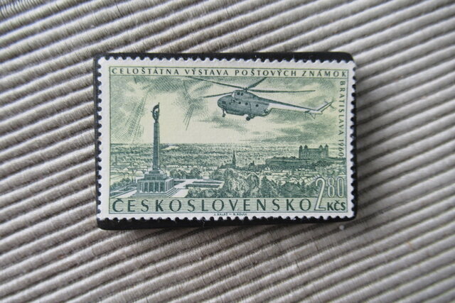 チェコスロバキア 切手ブローチ 9840 | iichi 日々の暮らしを心地よくするハンドメイドやアンティークのマーケットプレイス