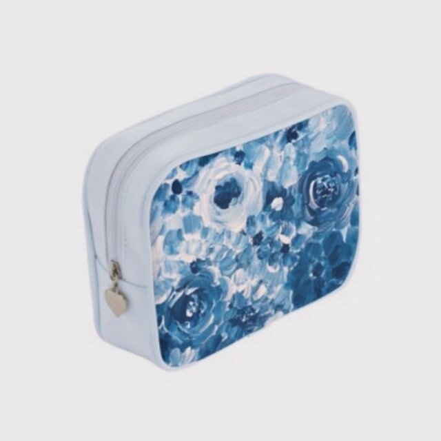 blue flowers オリジナルポーチ | iichi 日々の暮らしを心地よくするハンドメイドやアンティークのマーケットプレイス