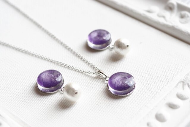 レジンアート ラウンドモチーフとコットンパールのピアス〈パープルの宝石〉（シルバー） | iichi 日々の暮らしを心地よくするハンドメイドやアンティークのマーケットプレイス