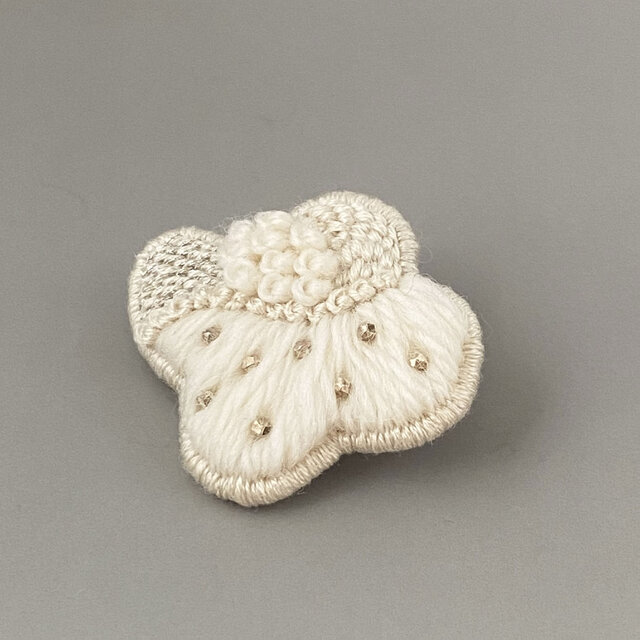 everyday brooch no.59 | iichi 日々の暮らしを心地よくするハンドメイドやアンティークのマーケットプレイス