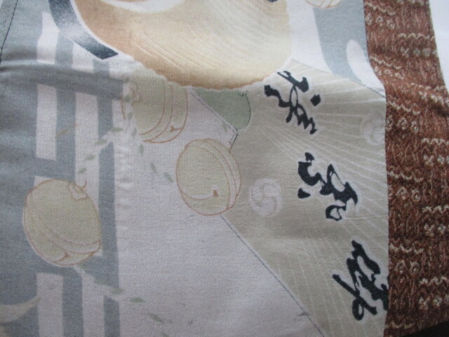 7828 羽織の裏地で作った和風財布・ポーチ | iichi 日々の暮らしを心地よくするハンドメイドやアンティークのマーケットプレイス