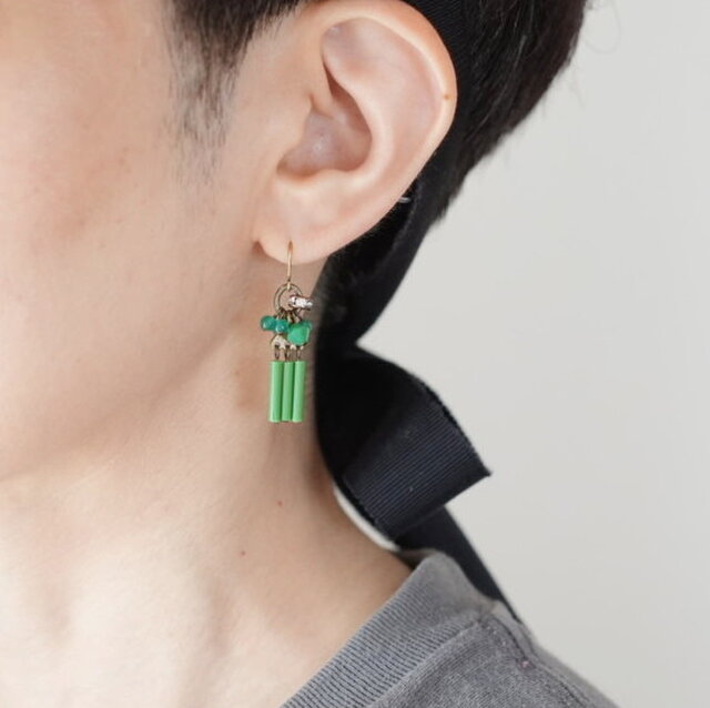 fringe pierce グリーン | iichi 日々の暮らしを心地よくするハンドメイドやアンティークのマーケットプレイス