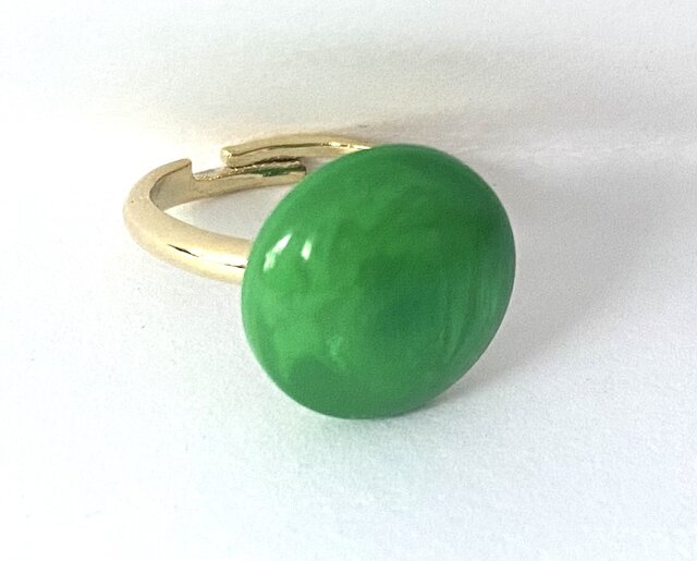 イタリア製 ラメ・パール感 エメラルド グリーン のリング】約15㎜ | iichi 日々の暮らしを心地よくするハンドメイドやアンティークのマーケットプレイス